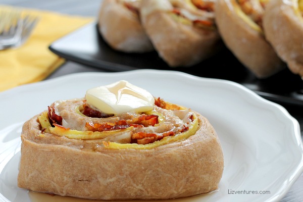 Cheesy Bacon and Egg Flatbread Breakfast Pinwheels